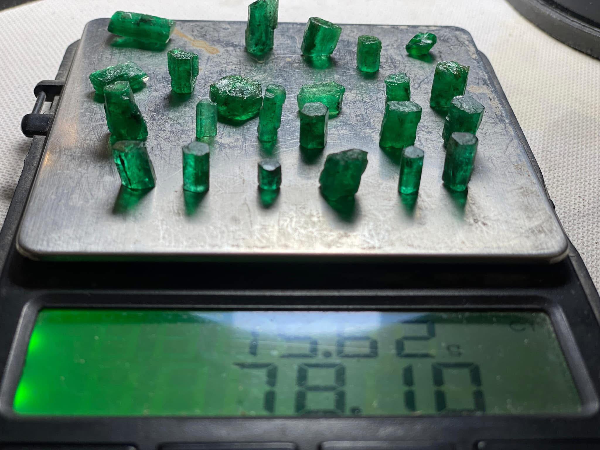 78 Carat Rough Emeralds For Cutting . – GemsVisor